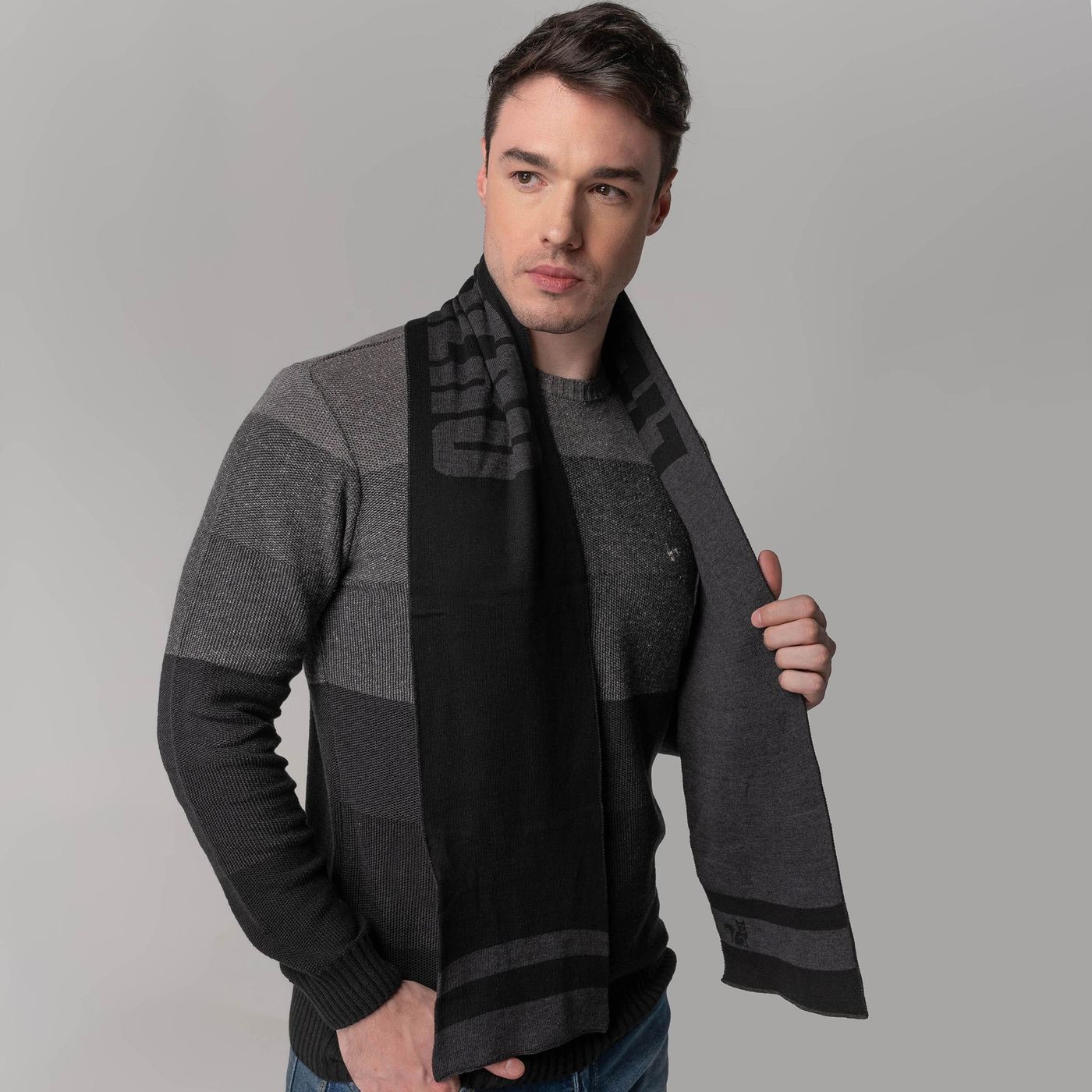 Cachecol preto e cinza feito em tricô Fiero Vibes - Fiero